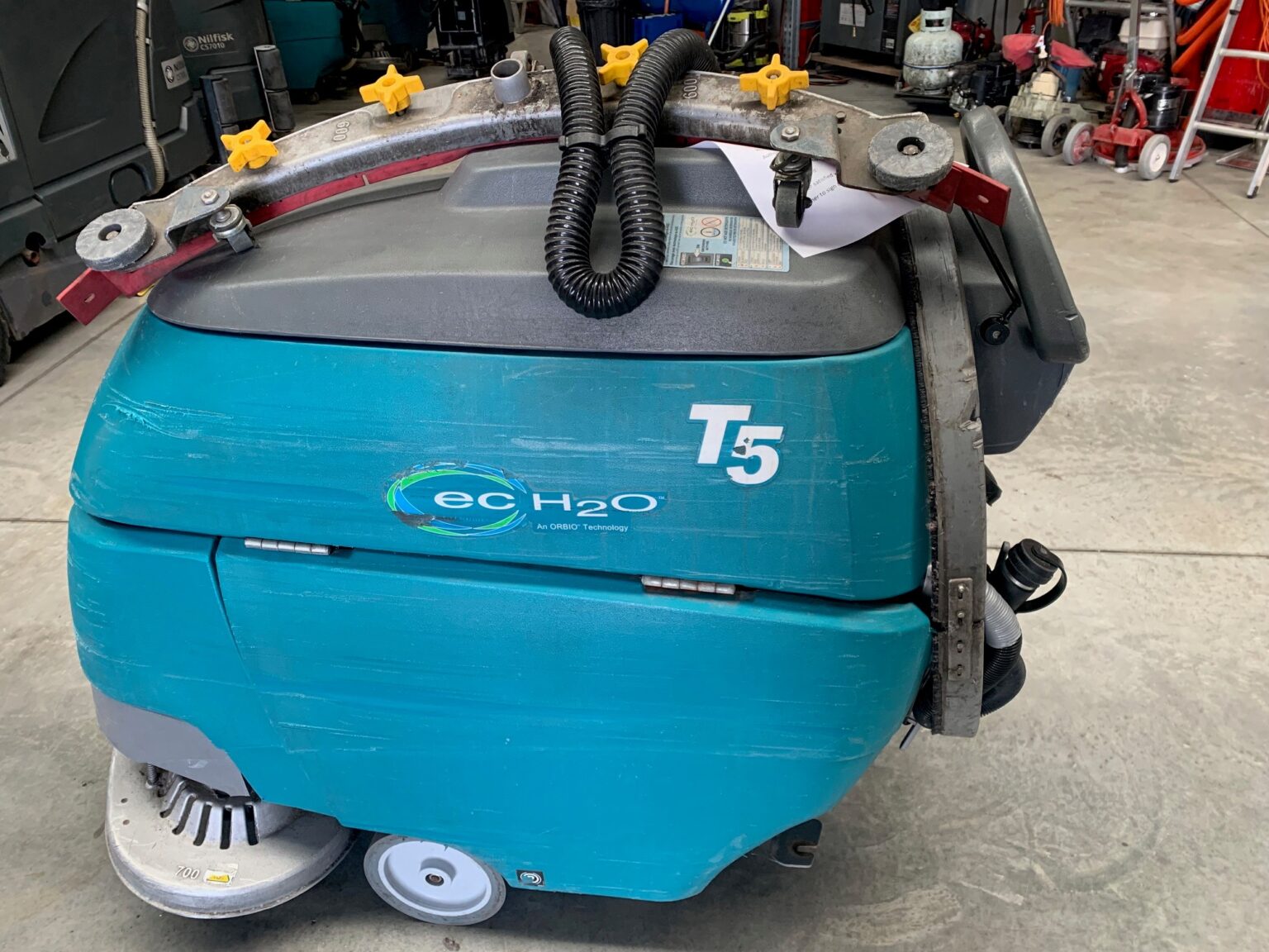 Tennant T5 auto Scrubber - SA Sweepers & Scrubbers Pty Ltd