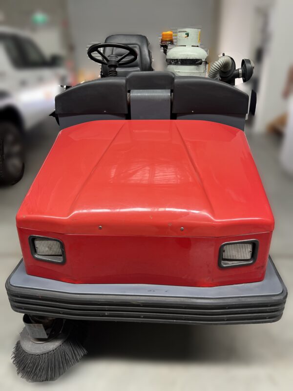 Fiorentini UFB34 / S34 ride on Sweeper - SA Sweepers & Scrubbers Pty Ltd