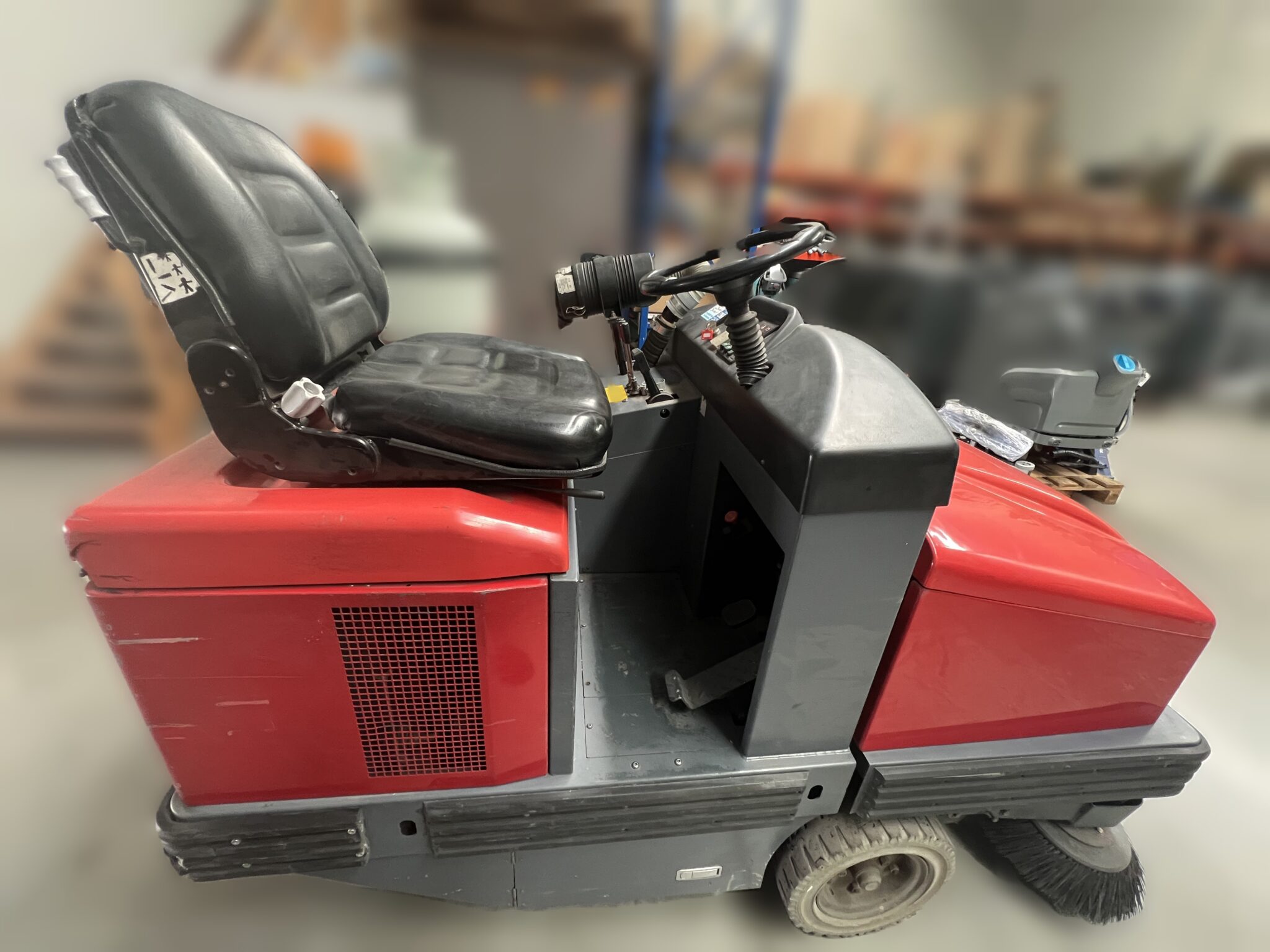 Fiorentini UFB34 / S34 ride on Sweeper - SA Sweepers & Scrubbers Pty Ltd